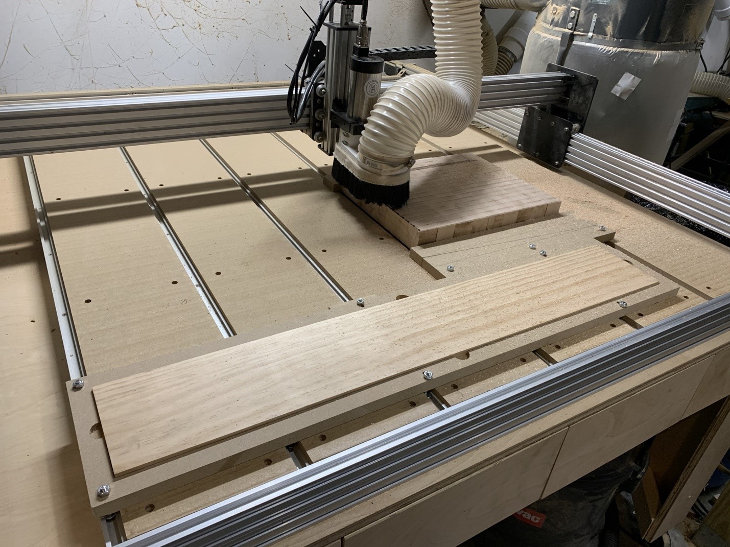Types of CNC Routers and the Essential Tools for CNC Routing - Maple ...